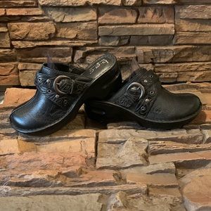 boc | Shoes | Boc Black Clogs 7m | Poshmark